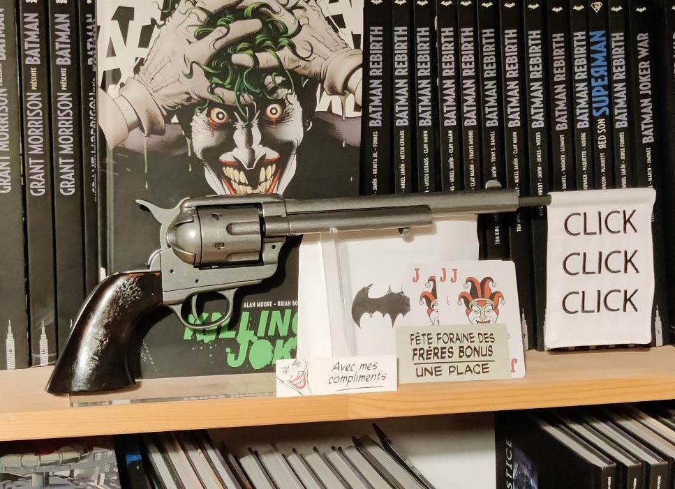 Joker "Killing Joke" Gun - Batfactory